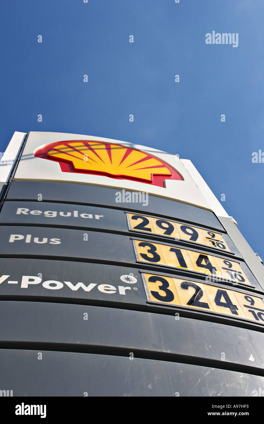 Shell gasoline station sign price gallon hi-res stock photography and ...