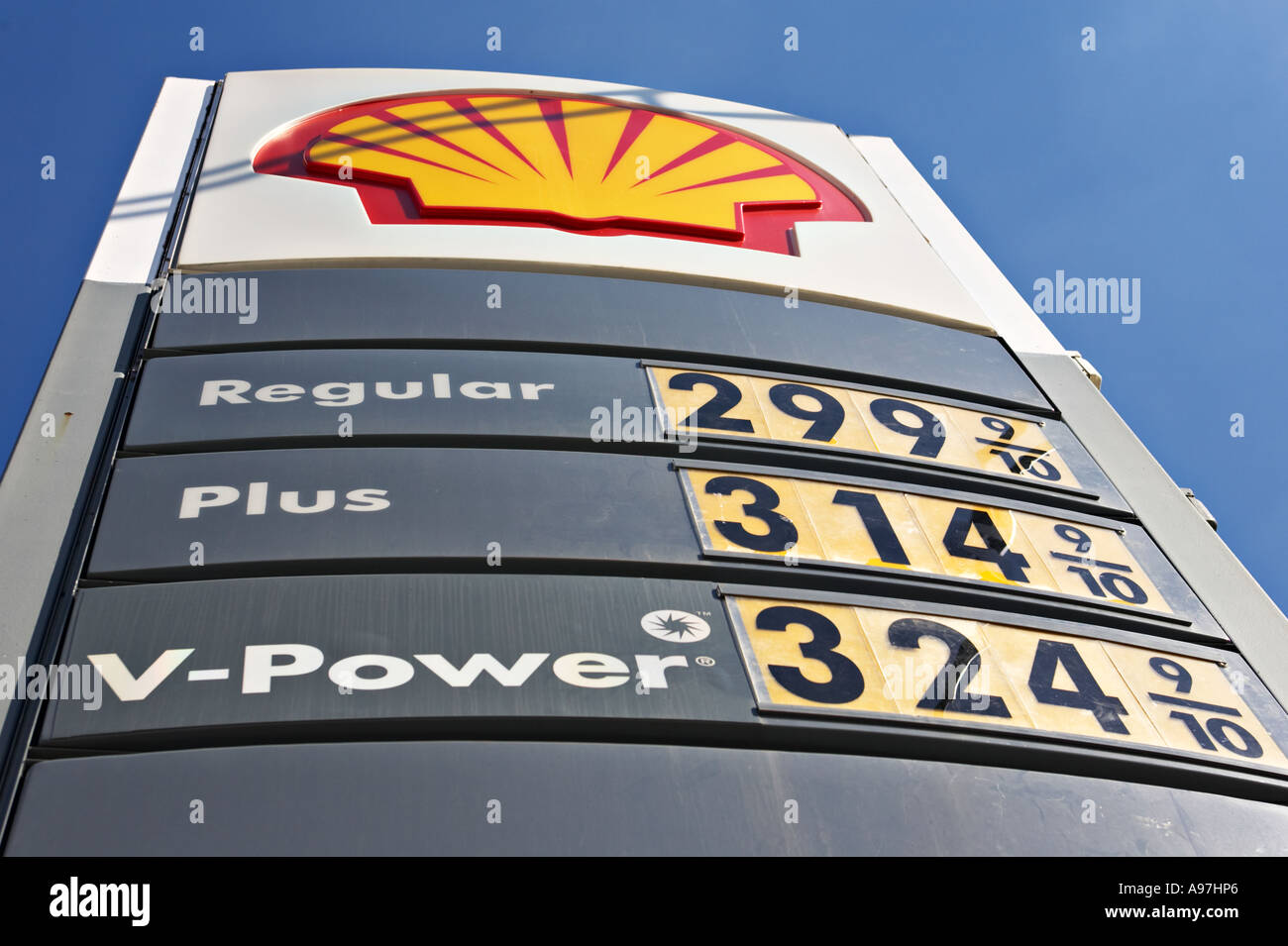 Shell gasoline station sign price gallon hi-res stock photography and ...