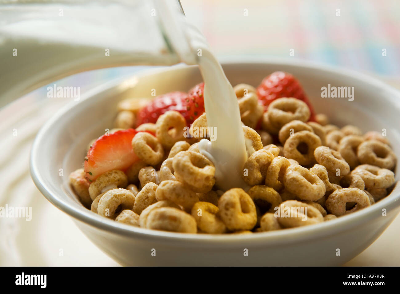 Cereal pouring action hi-res stock photography and images - Alamy