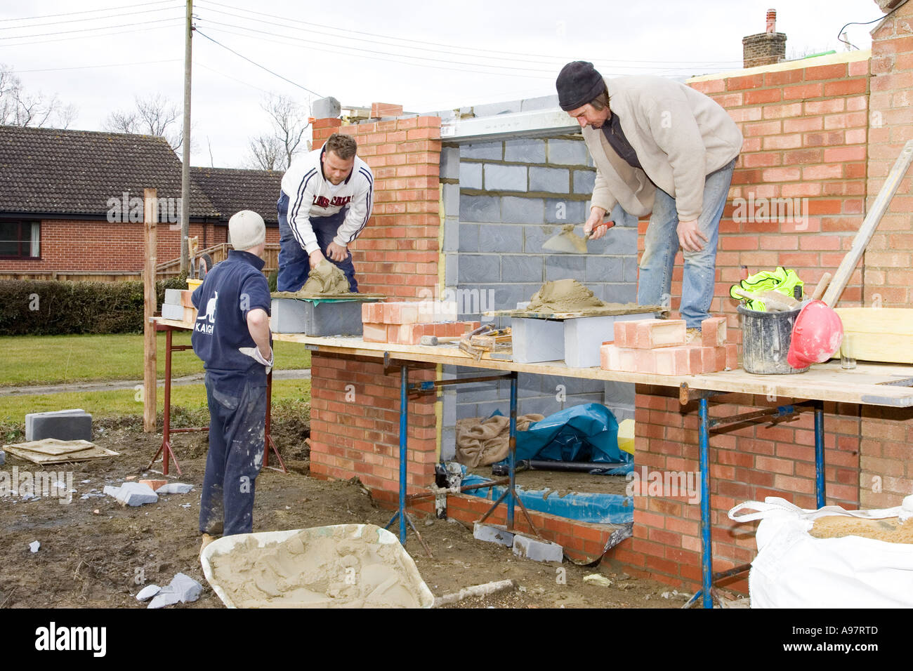Bricklayers training hi-res stock photography and images - Alamy