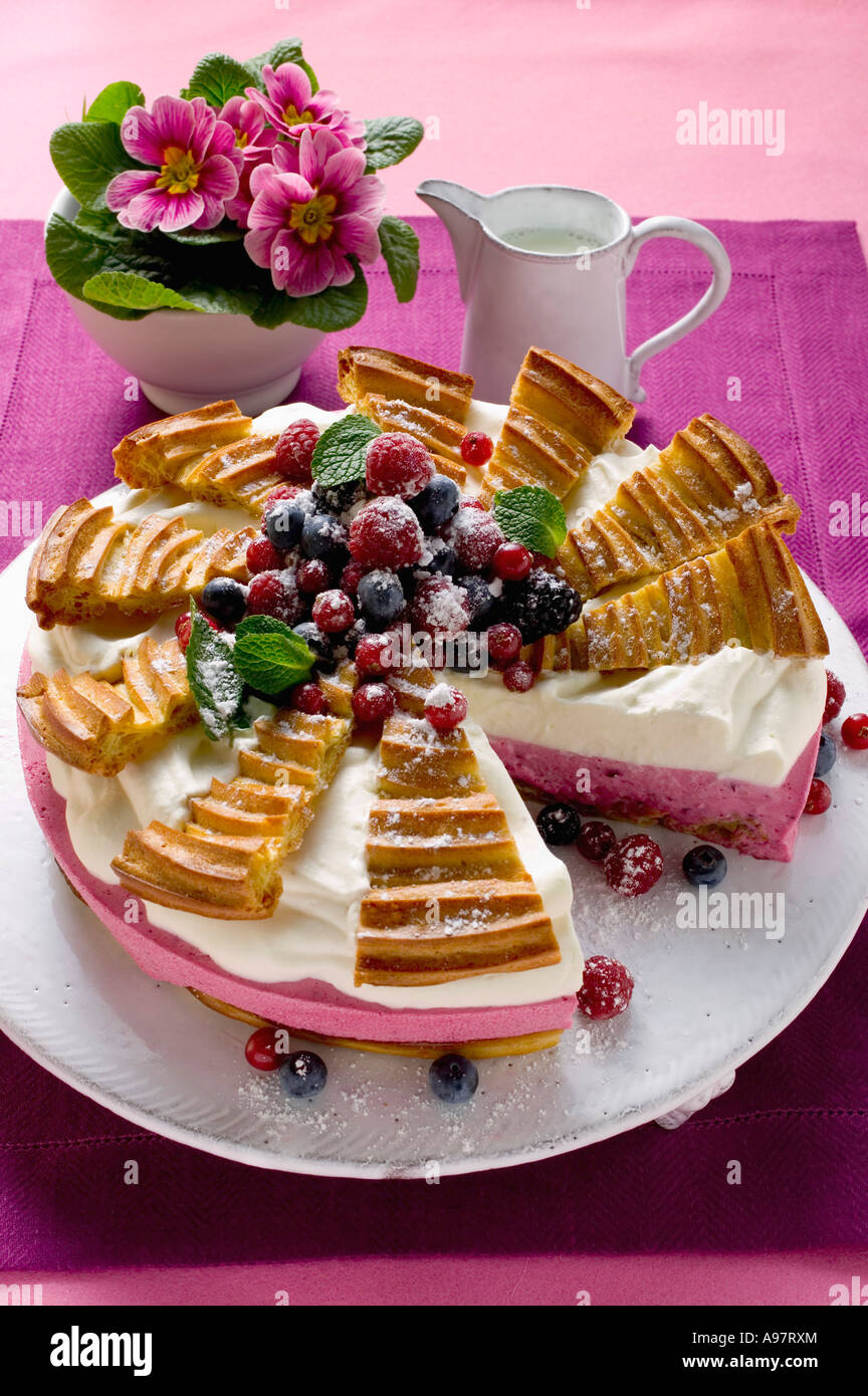 Redcurrant gateau partly sliced FoodCollection Stock Photo - Alamy