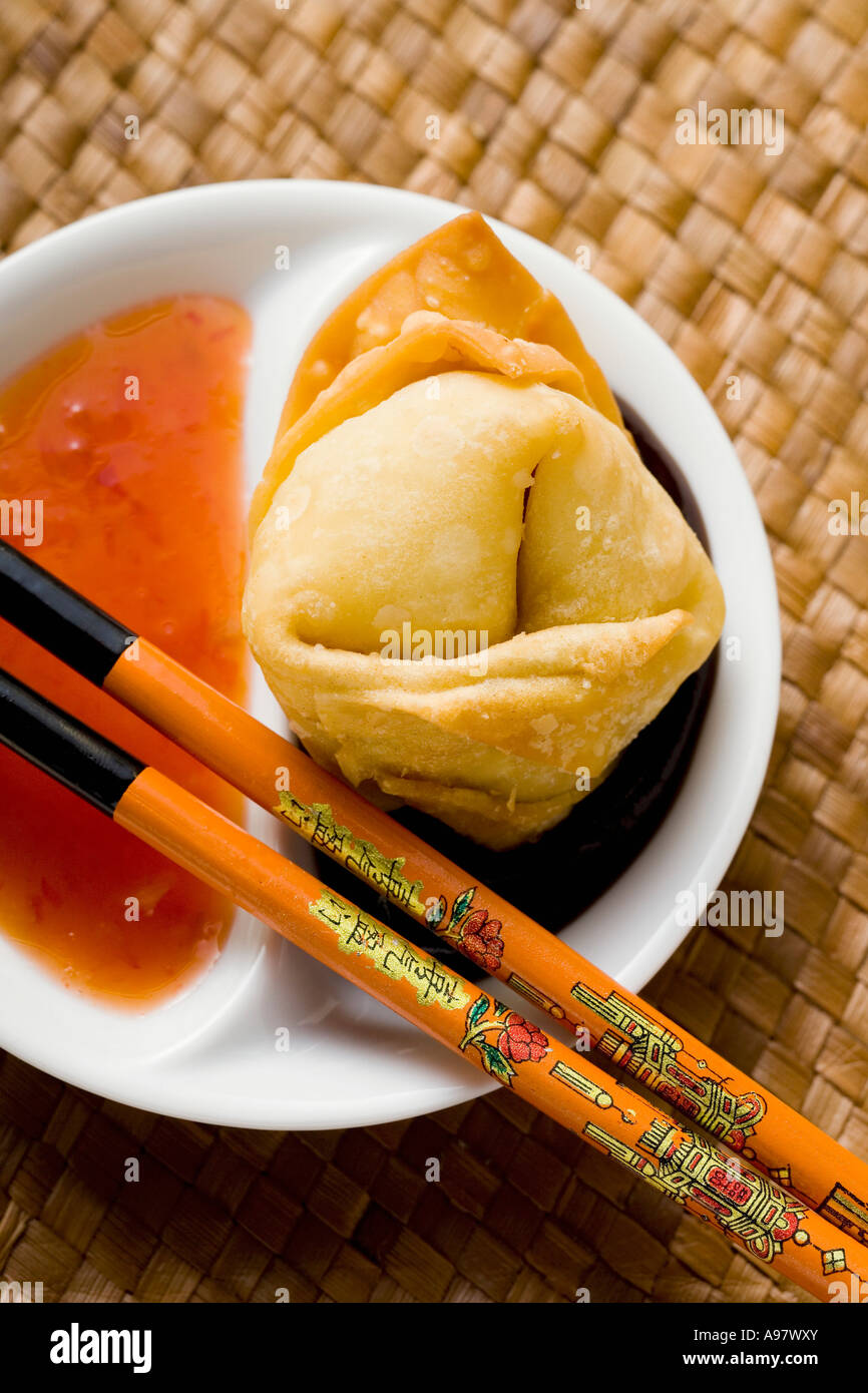 Deep fried won ton hi-res stock photography and images - Alamy
