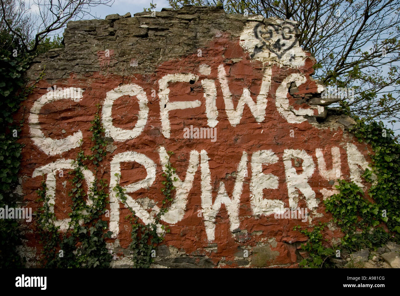cofiwch dryweryn graffiti, Ceredigion Stock Photo - Alamy