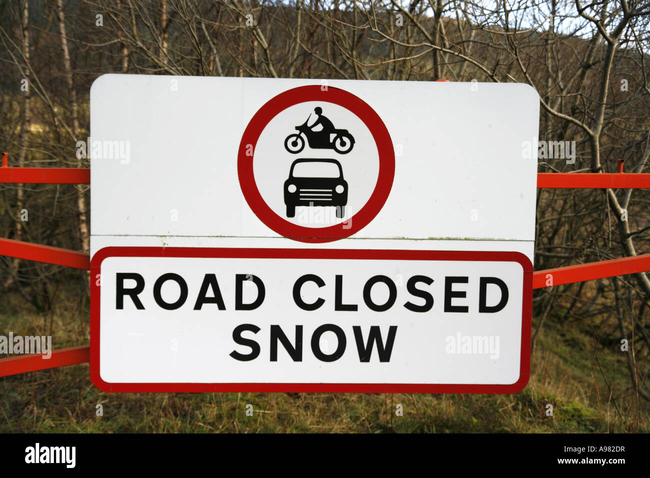 Road Closed due to Snow Sign, Argyll, Scotland Stock Photo - Alamy