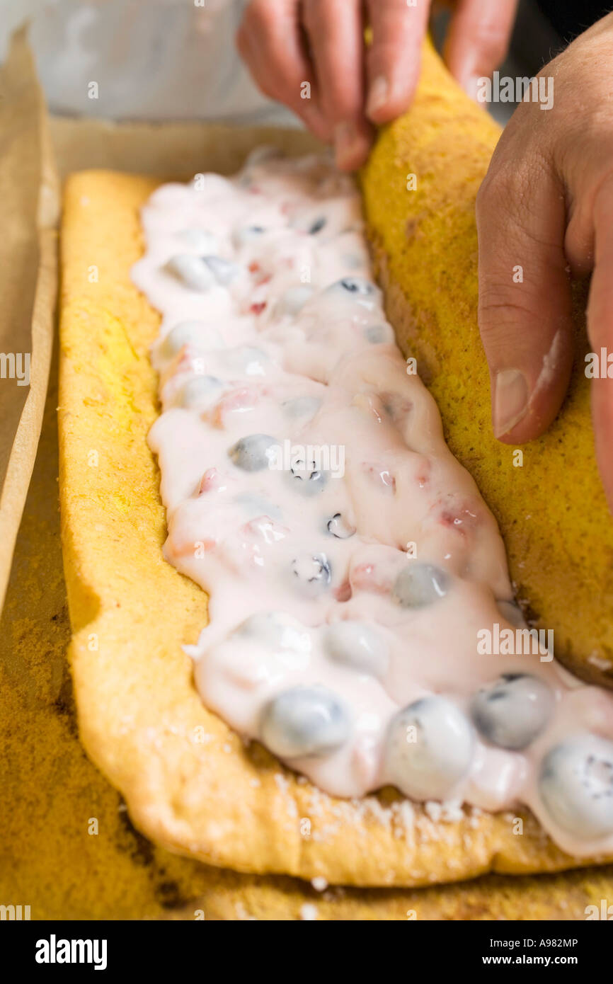 Spongecake roll hi-res stock photography and images - Alamy