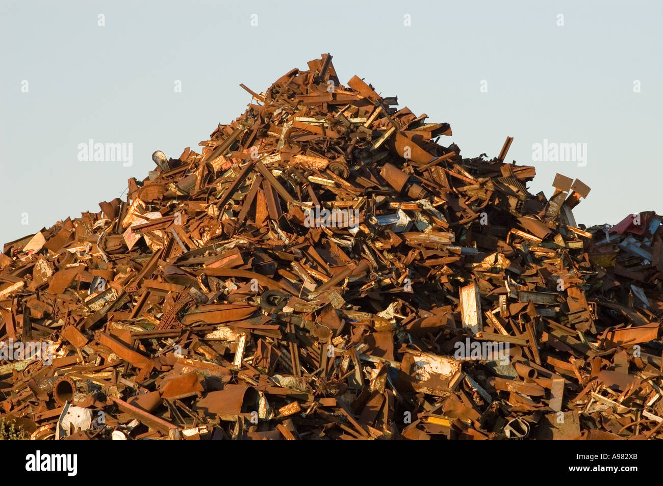 Mountain of scrap metal Stock Photo - Alamy