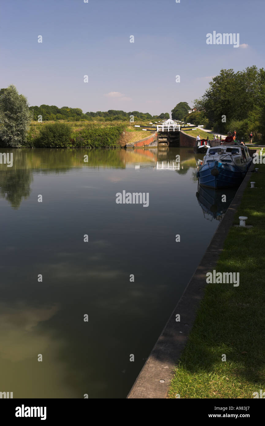 Caen Hill Flight, Kennet and Avon Canal, Devizes, Wiltshire, England ...