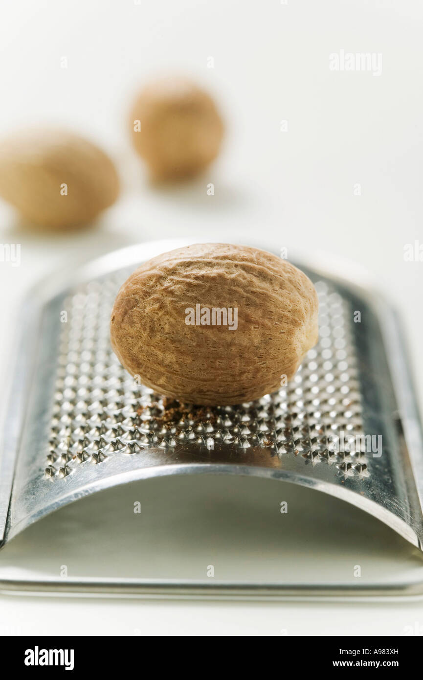 Nutmeg on grater FoodCollection Stock Photo - Alamy