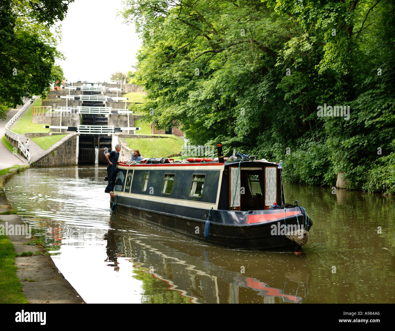 CANAL BARGE PASSING THROUGH FIVE RISE LOCKS BINGLEY YORKSHIRE ENGLAND ...