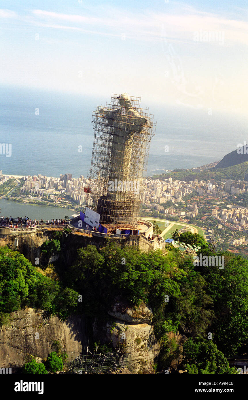 Statue scaffolding hi-res stock photography and images - Alamy