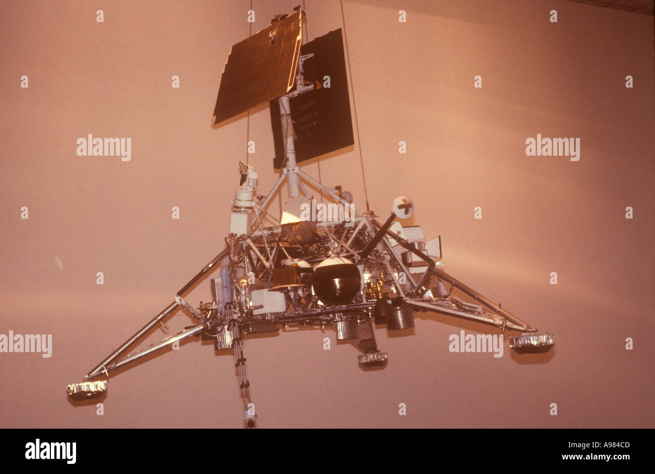 Satellite relay space hi-res stock photography and images - Alamy