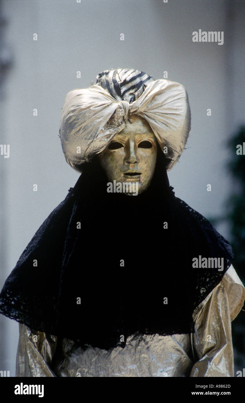 Mime artist miming entertainment hi-res stock photography and images ...