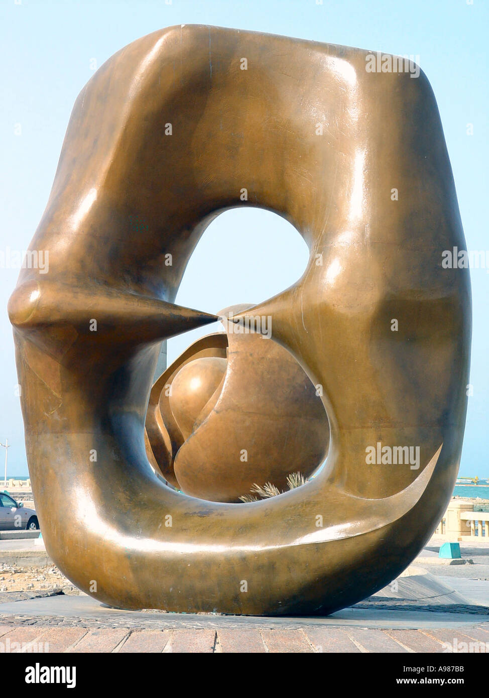 Oval with points sculpture hi-res stock photography and images - Alamy