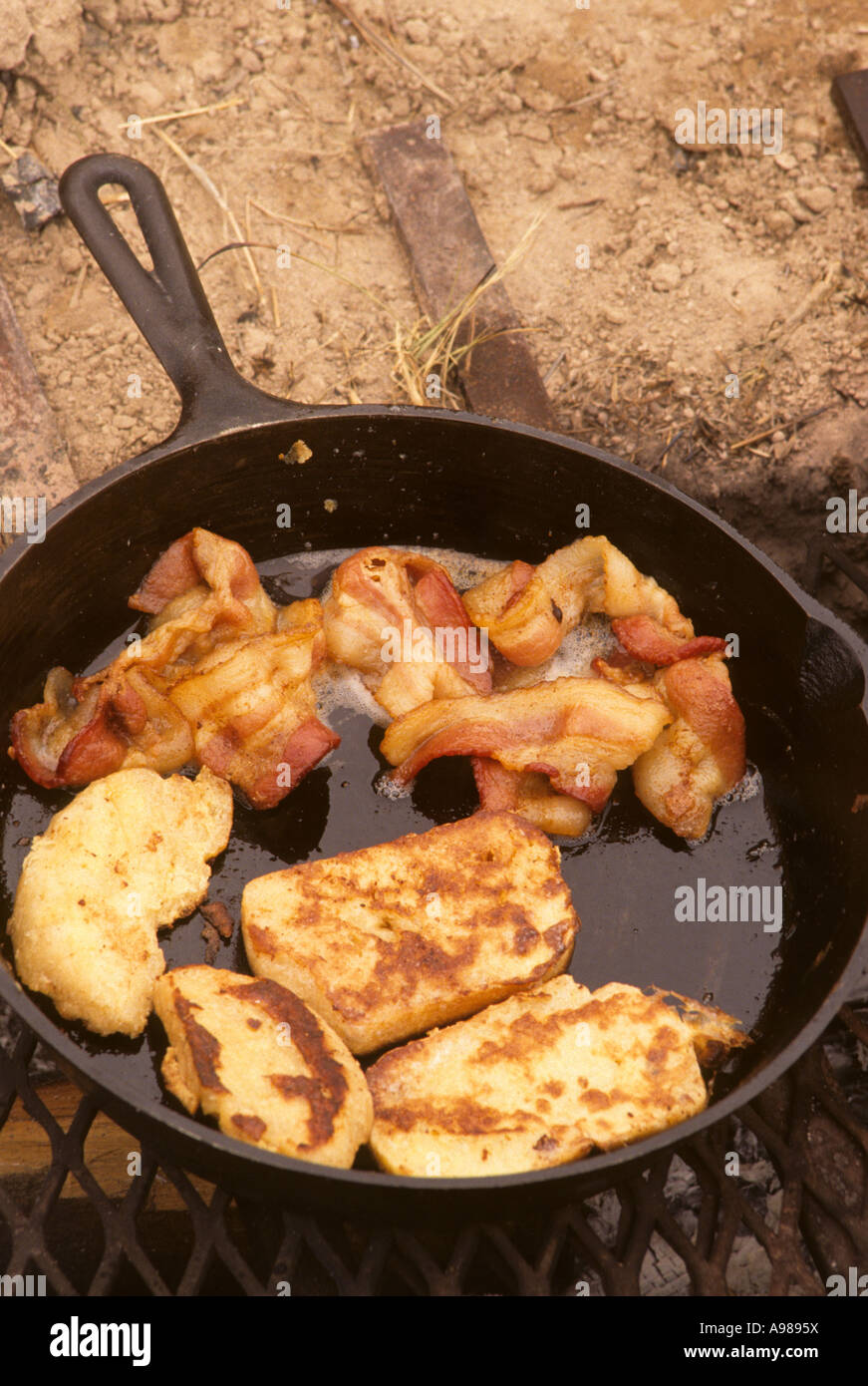 SOURDOUGH FRENCH TOAST AND BACON OVER A CAMPFIRE. OREGON TRAIL WAGON ...