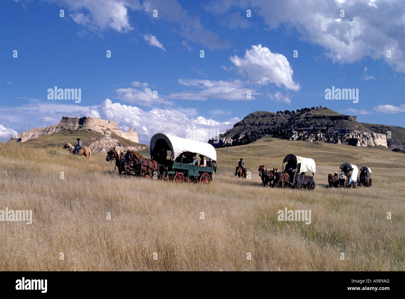 "OREGON TRAIL WAGON TRAIN" CROSSES THE NEBRASKA PRAIRIE NEAR BAYARD ...