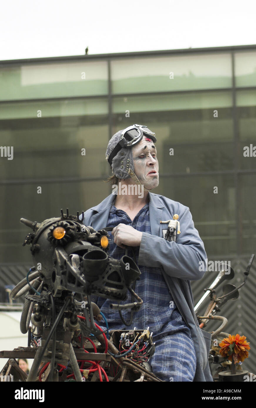 Paka the uncredible and rusty the horse hi-res stock photography and ...