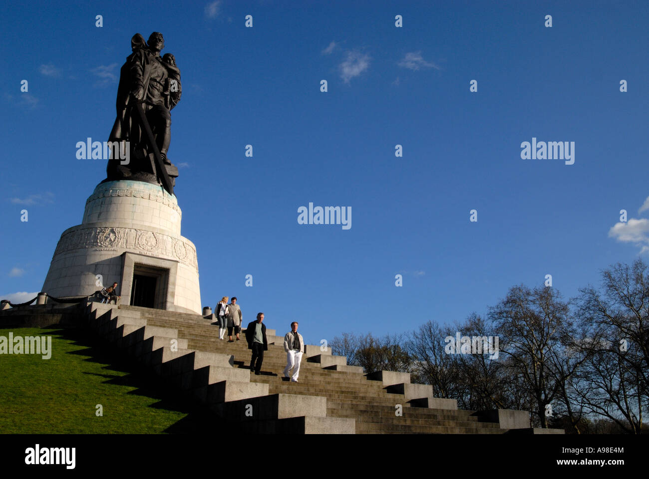 Soviet war memorial Berlin Stock Photo - Alamy