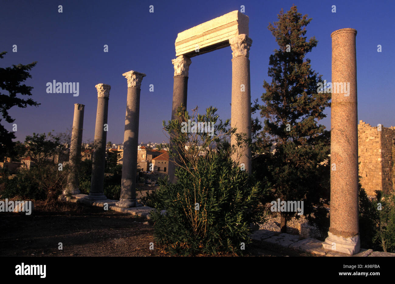 Six 6 columns pillars hi-res stock photography and images - Alamy
