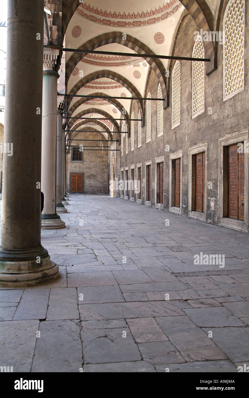 Courtyard suleymaniye mosque in istanbul hi-res stock photography and ...