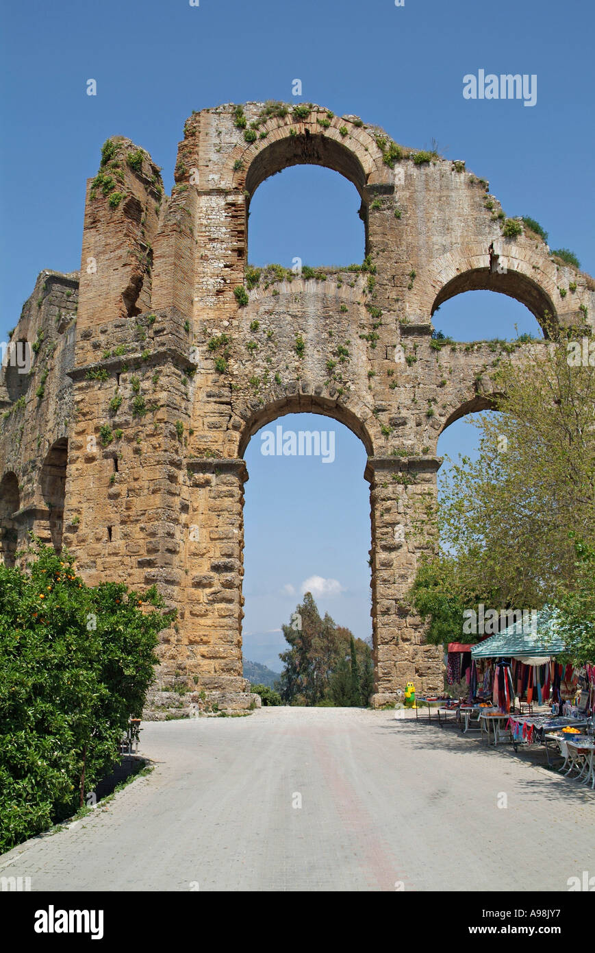 Ancient roman building road hi-res stock photography and images - Alamy