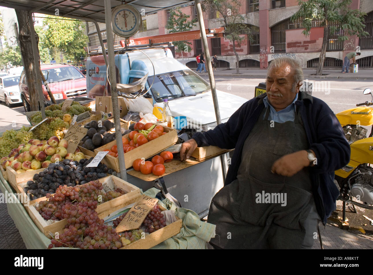 Peddler peddlar hawker hi-res stock photography and images - Alamy