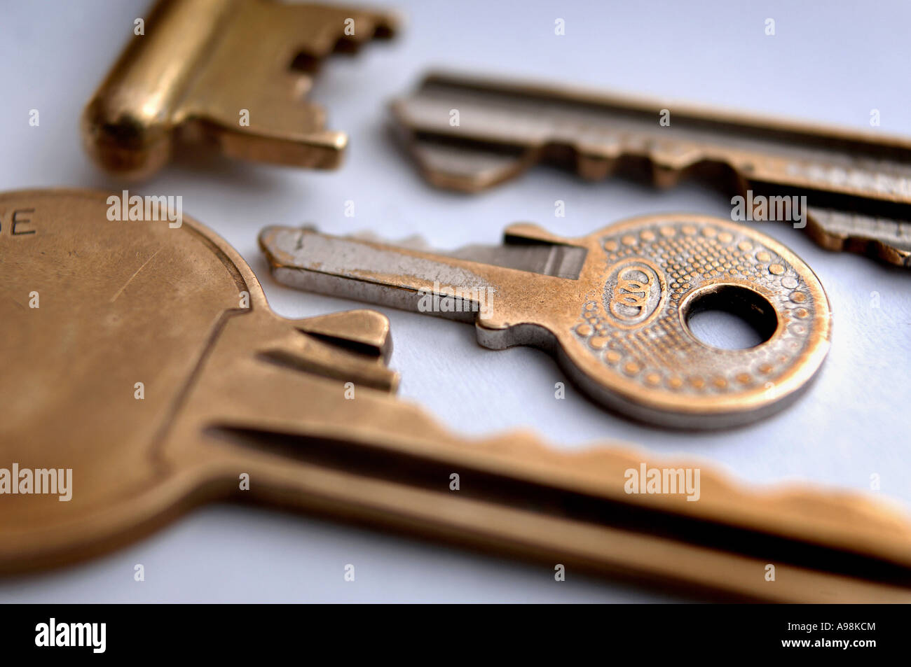 house and door keys to illustrate house and property prices Stock Photo ...