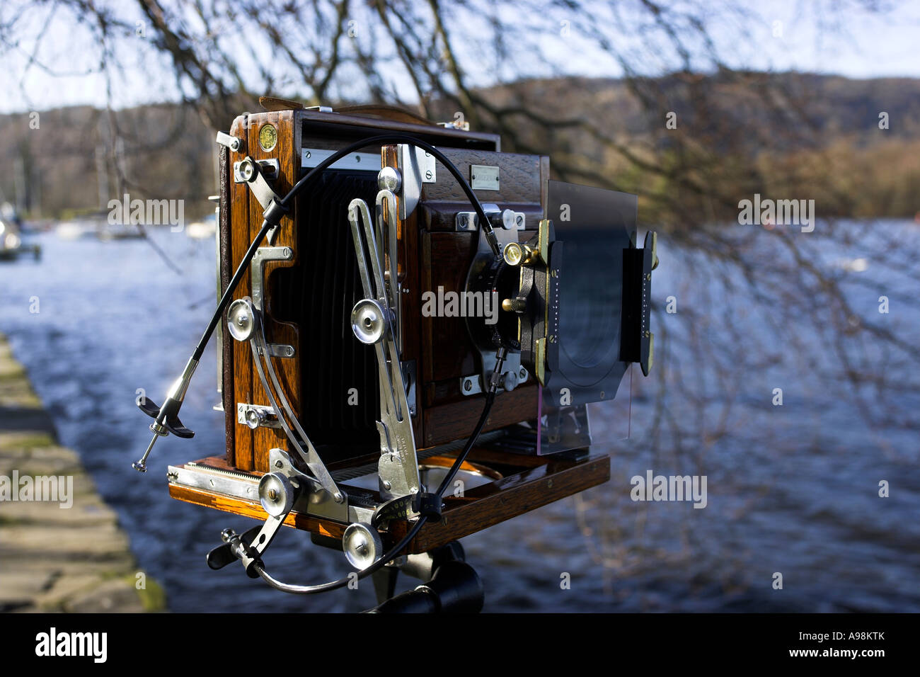 Antique large format camera cameras hi-res stock photography and images ...