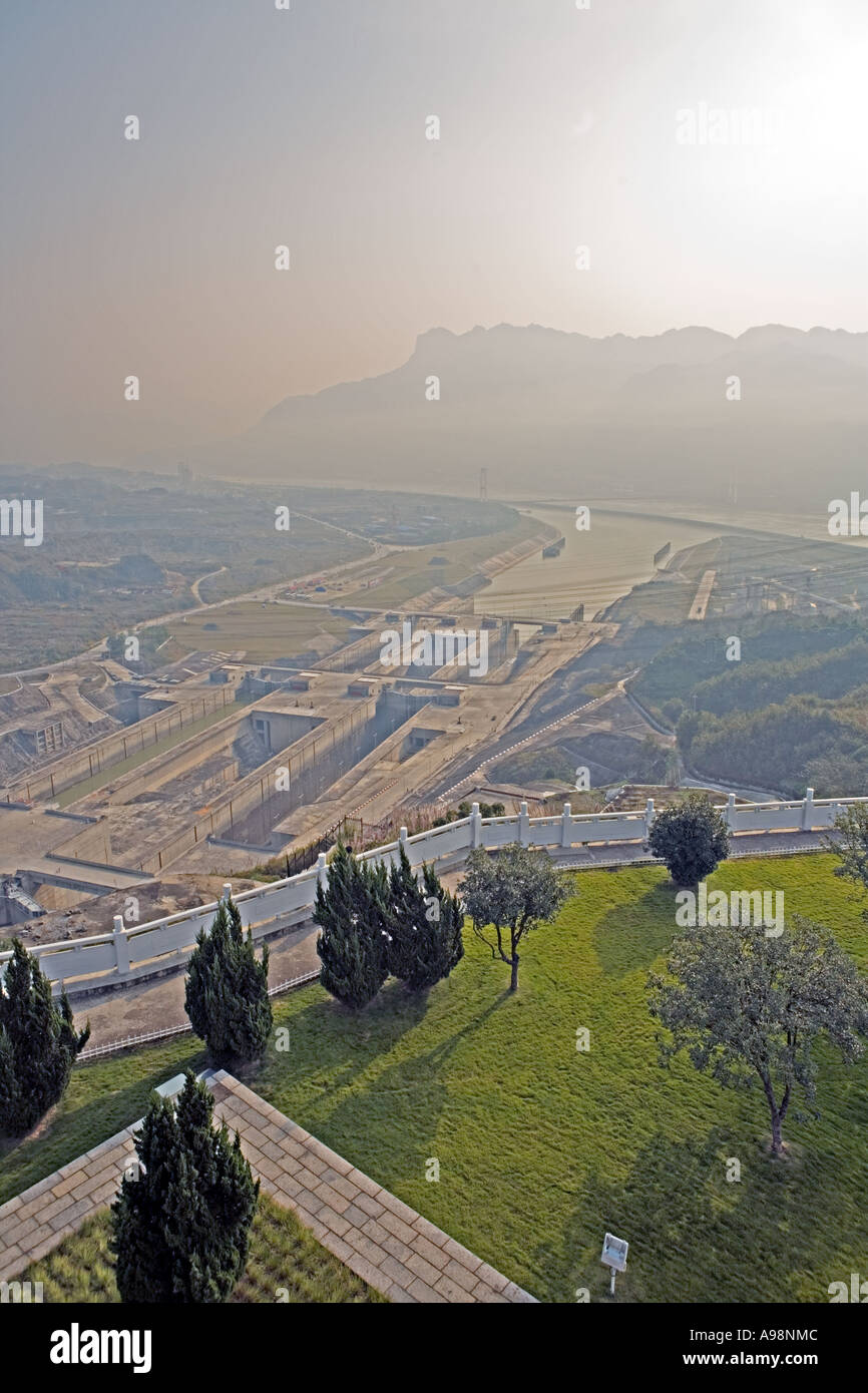 CHINA YANGTZE RIVER SANDOUPING The Three Gorges Dam and lock site Stock ...