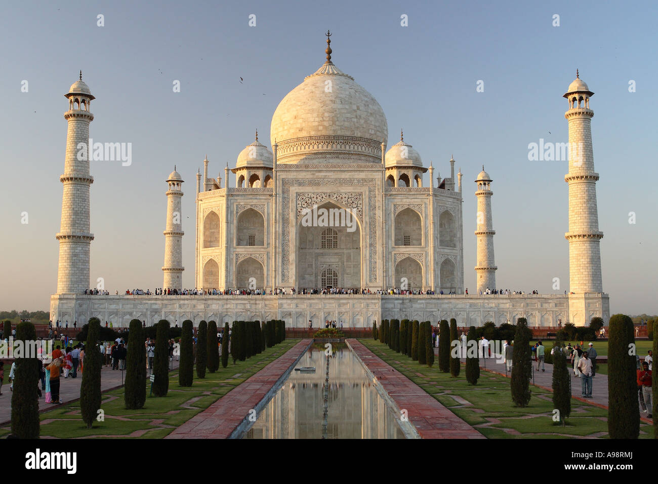 Classic view of the Taj Mahal Stock Photo - Alamy