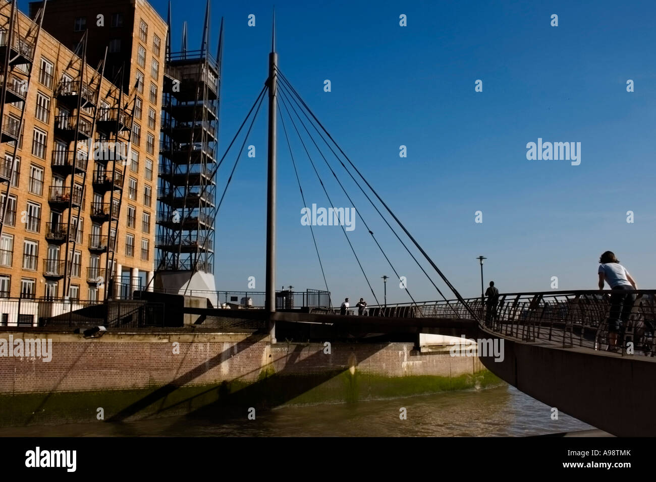 RIVERSIDE BRIDGE, situated on the Thames Path in between Canary ...