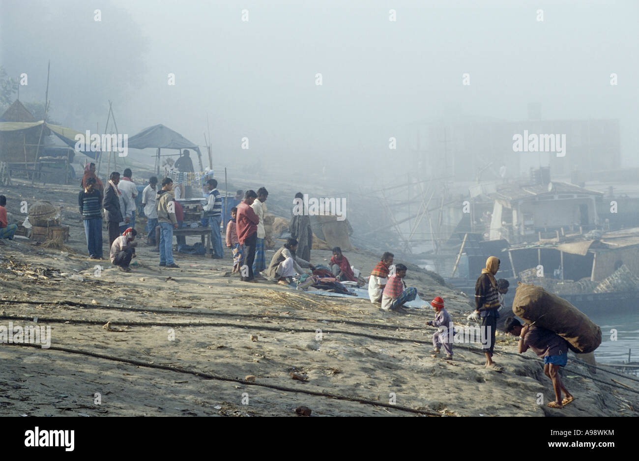 River scene india hi-res stock photography and images - Alamy