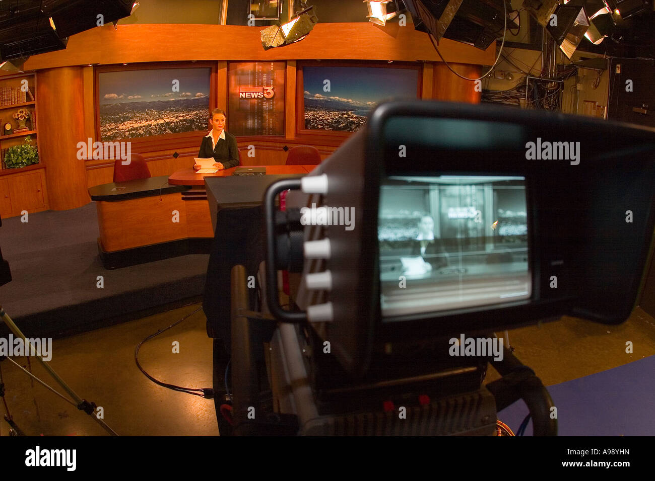 News station hi-res stock photography and images - Alamy