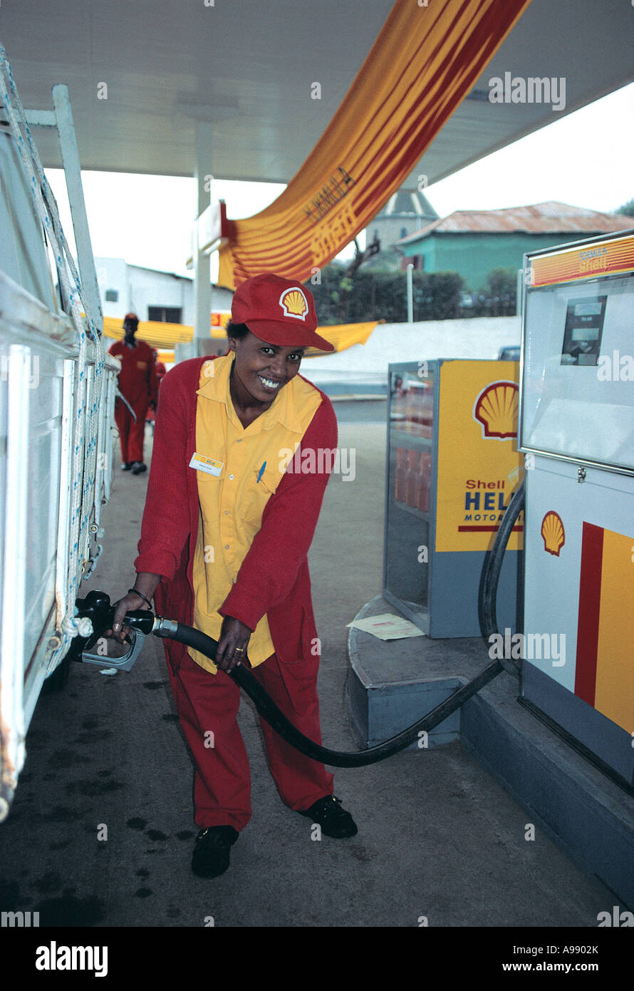 Shell garage hi-res stock photography and images - Alamy