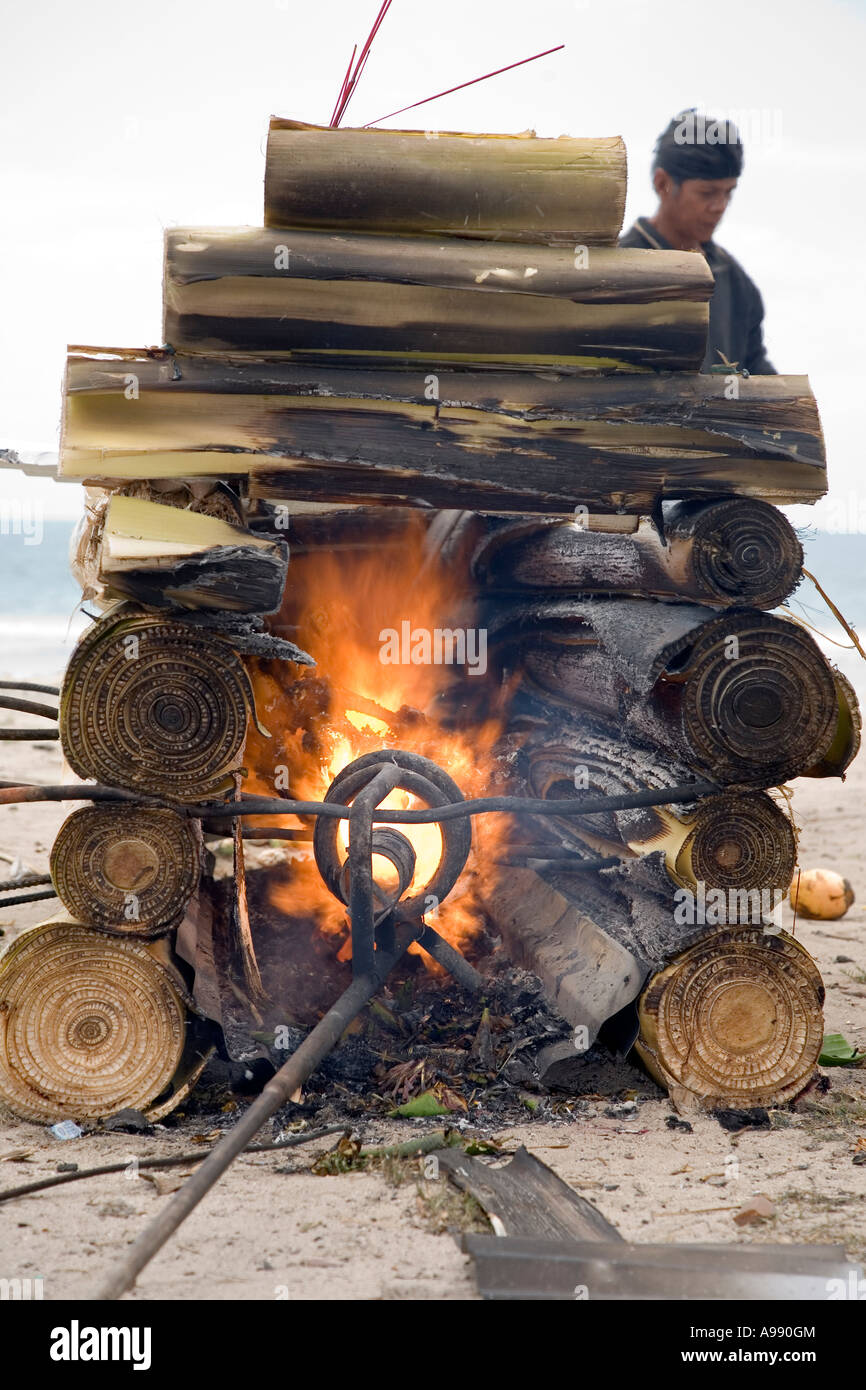 Cremation pyre burning on Kuta beach, Bali, Indonesia Stock Photo - Alamy