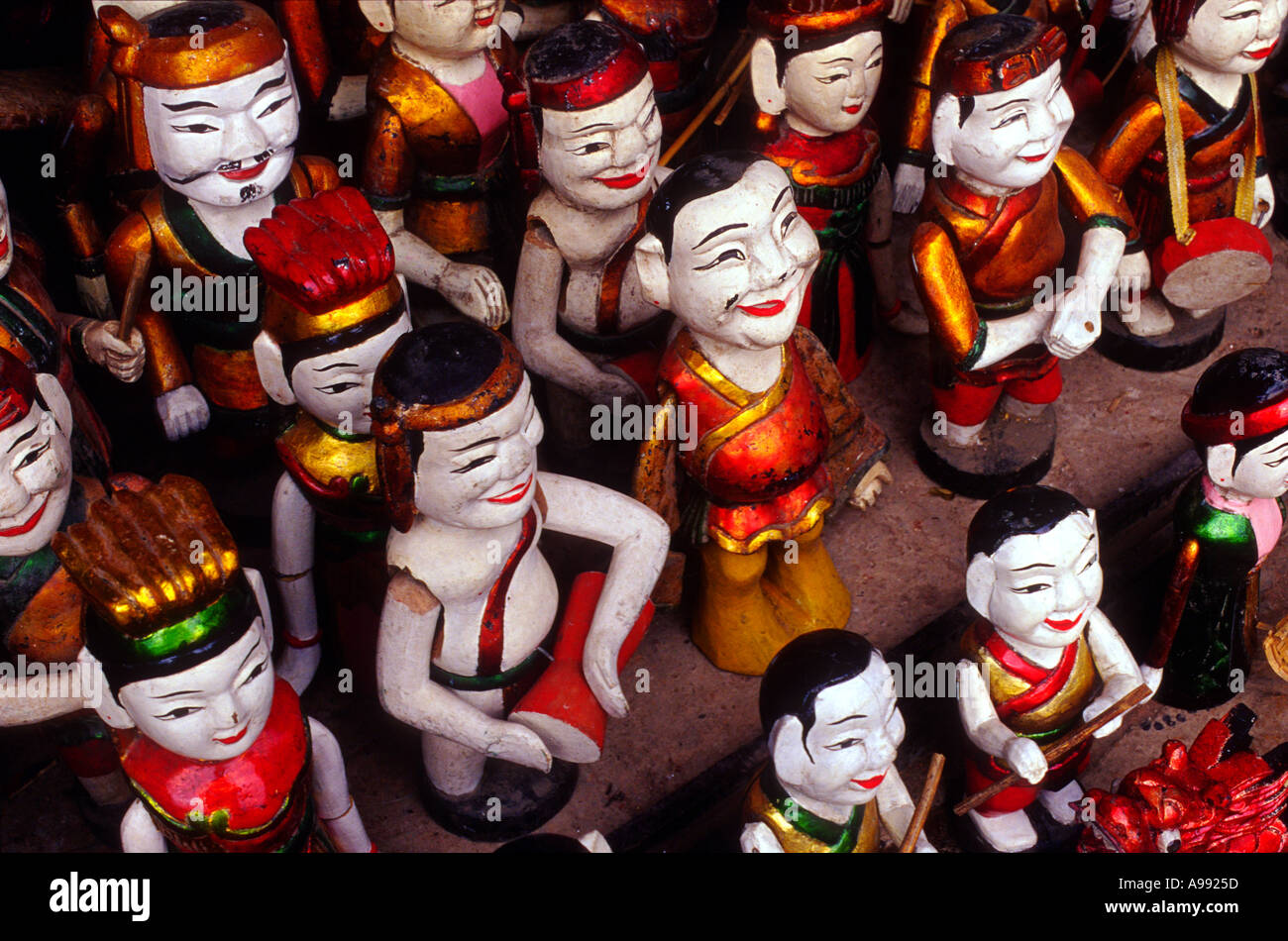 Rows of puppets hi-res stock photography and images - Alamy