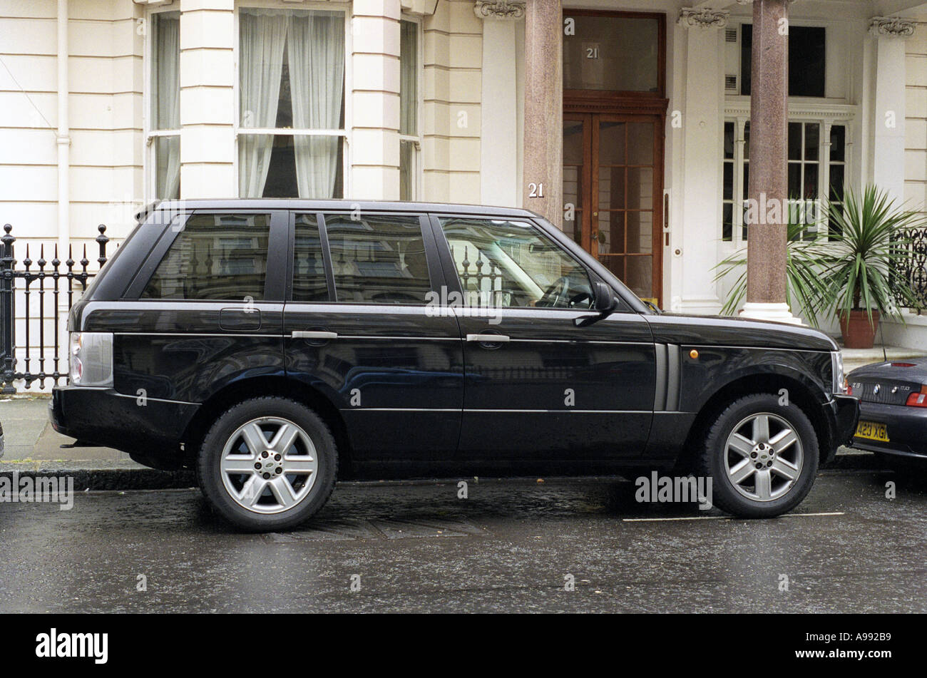 Range Rover in Kensington Stock Photo - Alamy