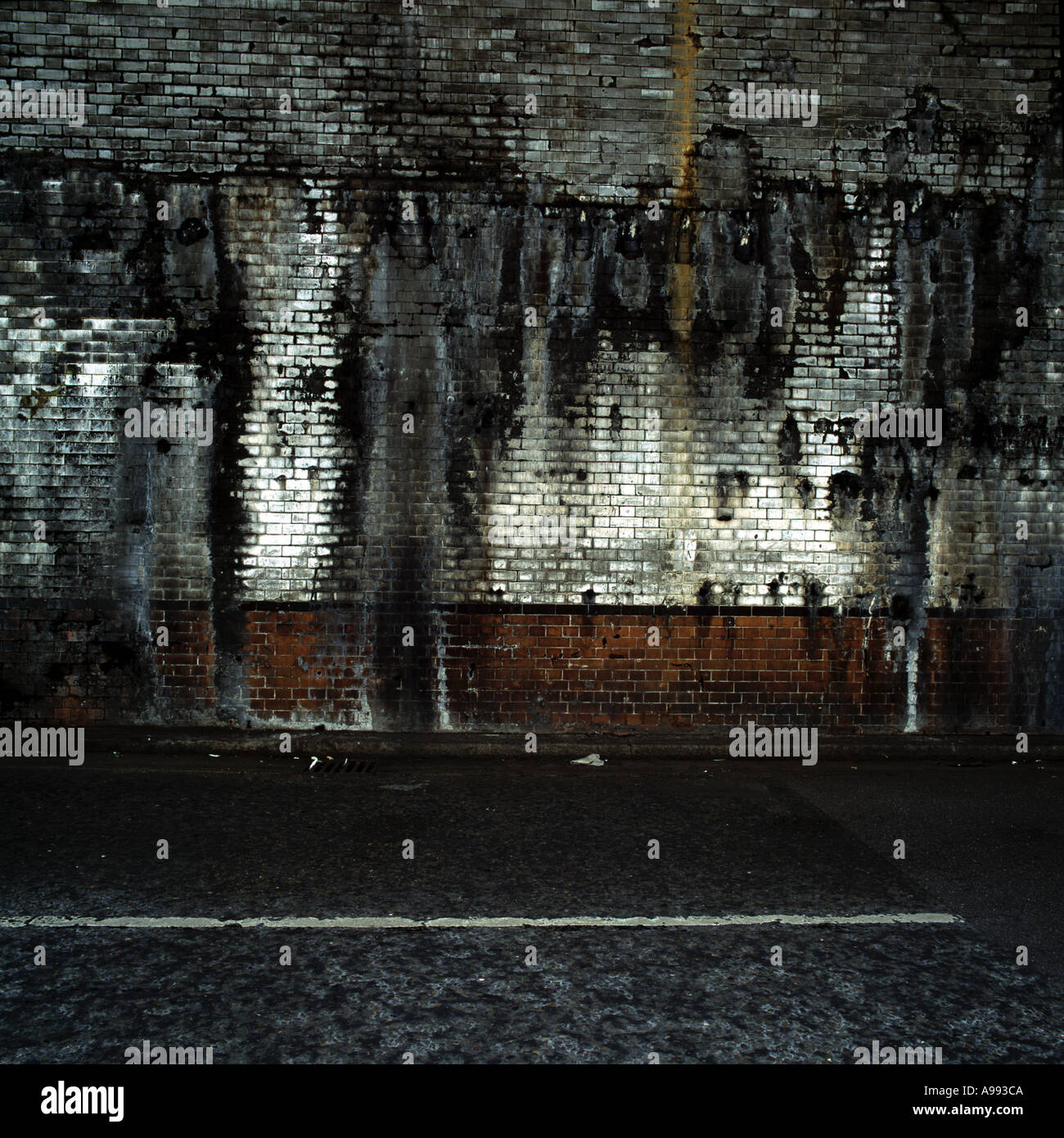 Damp walls hi-res stock photography and images - Alamy