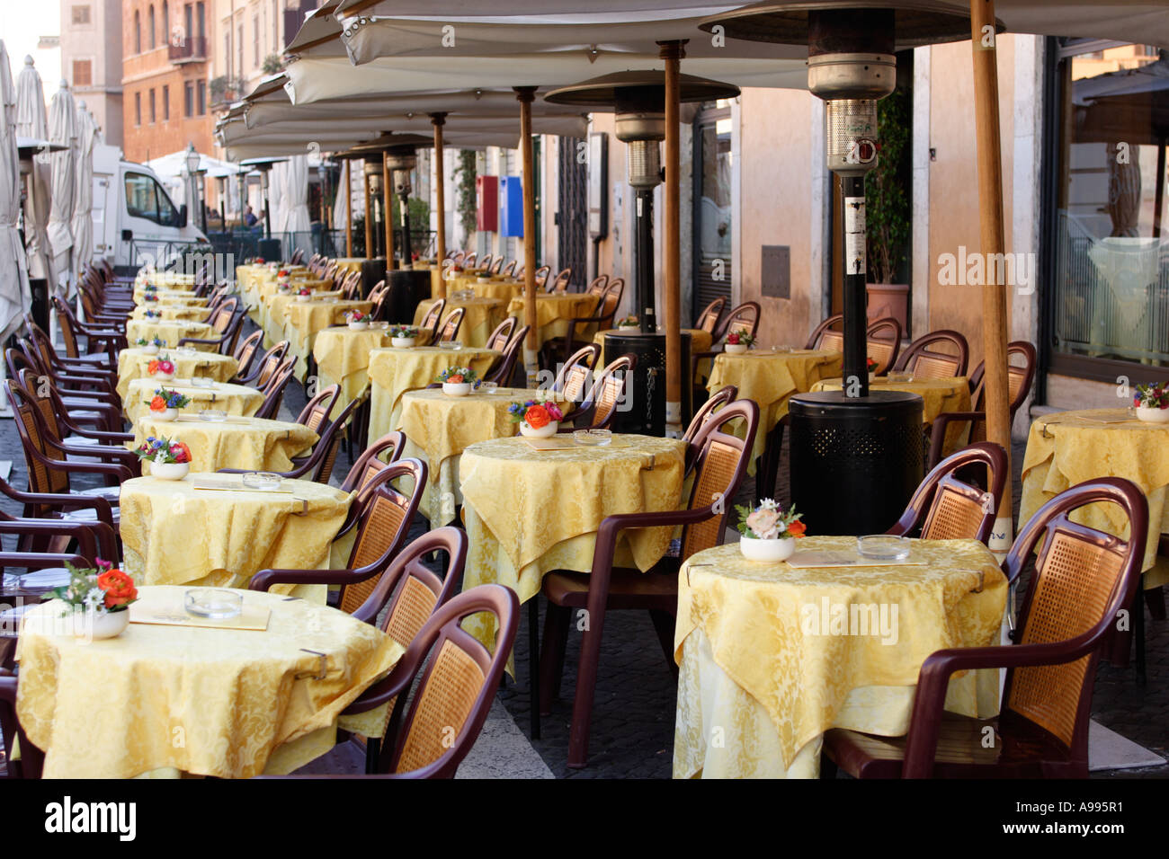 Outdoor cafe Piazza Navona Rome Italy Stock Photo - Alamy