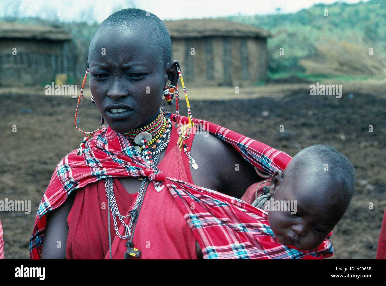 Masai children in traditional dress hi-res stock photography and images ...