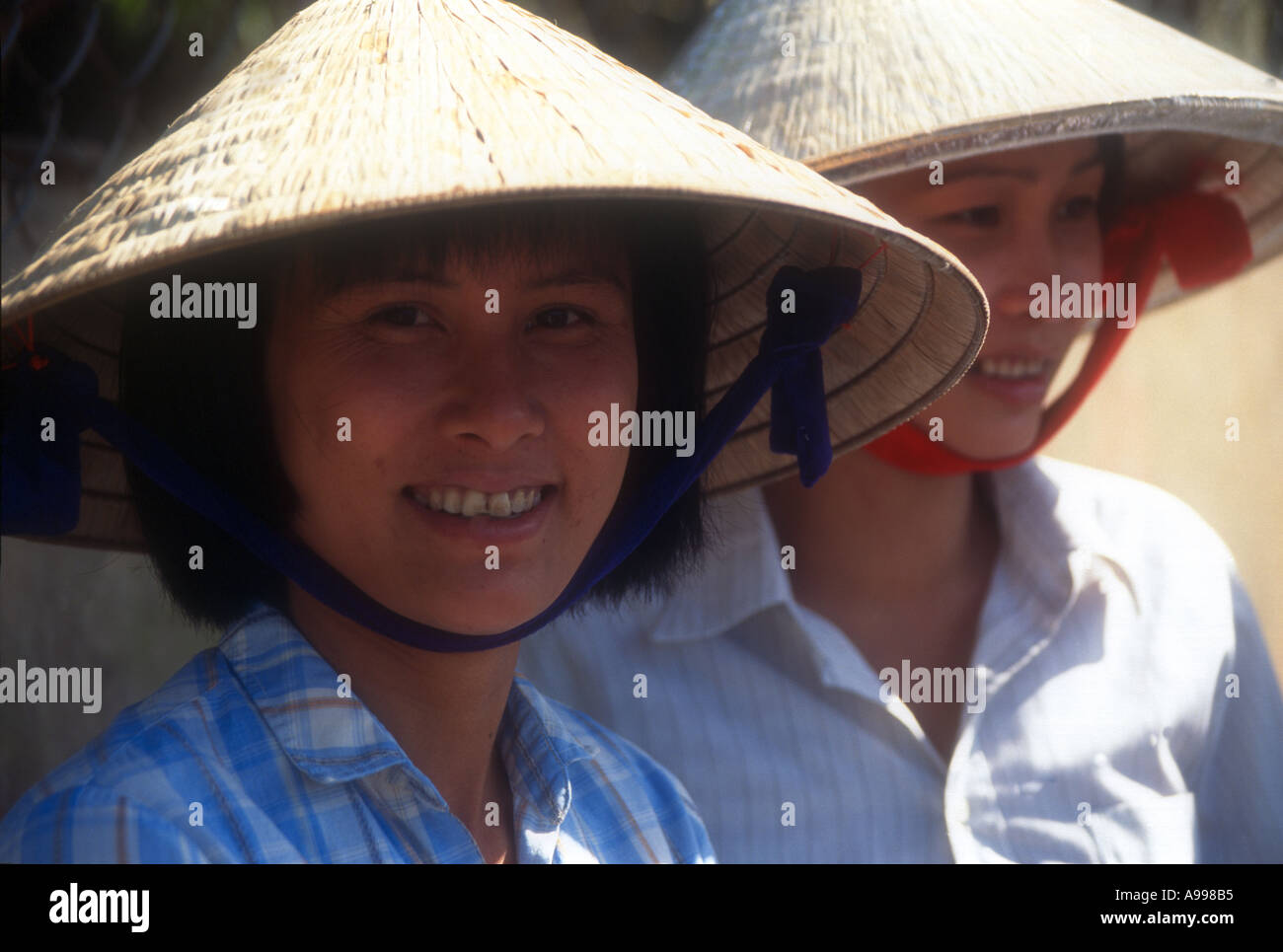 Vietnamese Women in Traditional Hats Stock Photo - Alamy