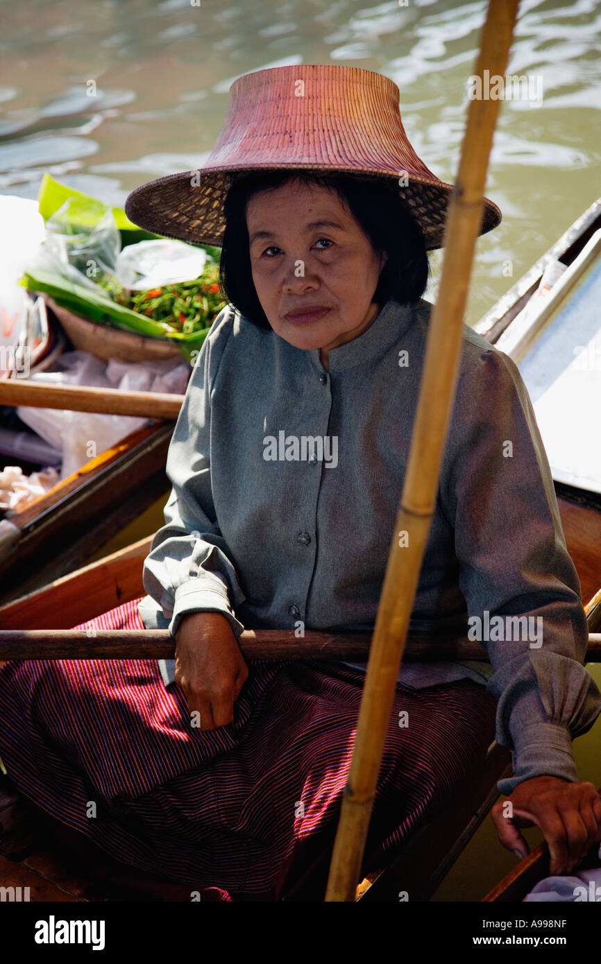 Thai merchant at the Damnoen Saduak Floating Market Floating in bangkok ...