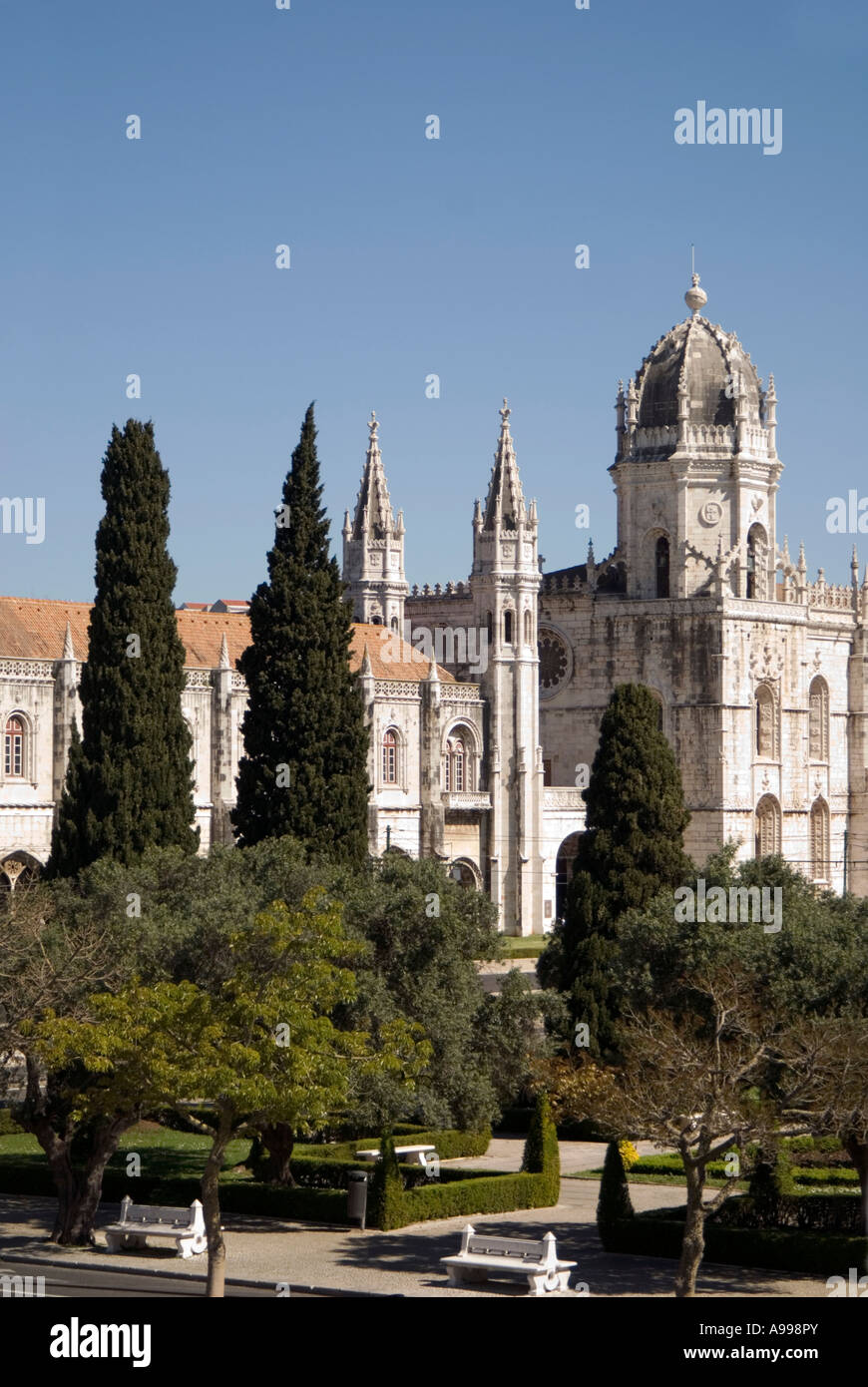 Manueline architecture of the MOSTEIRO DOS JERONIMOS monastery in ...