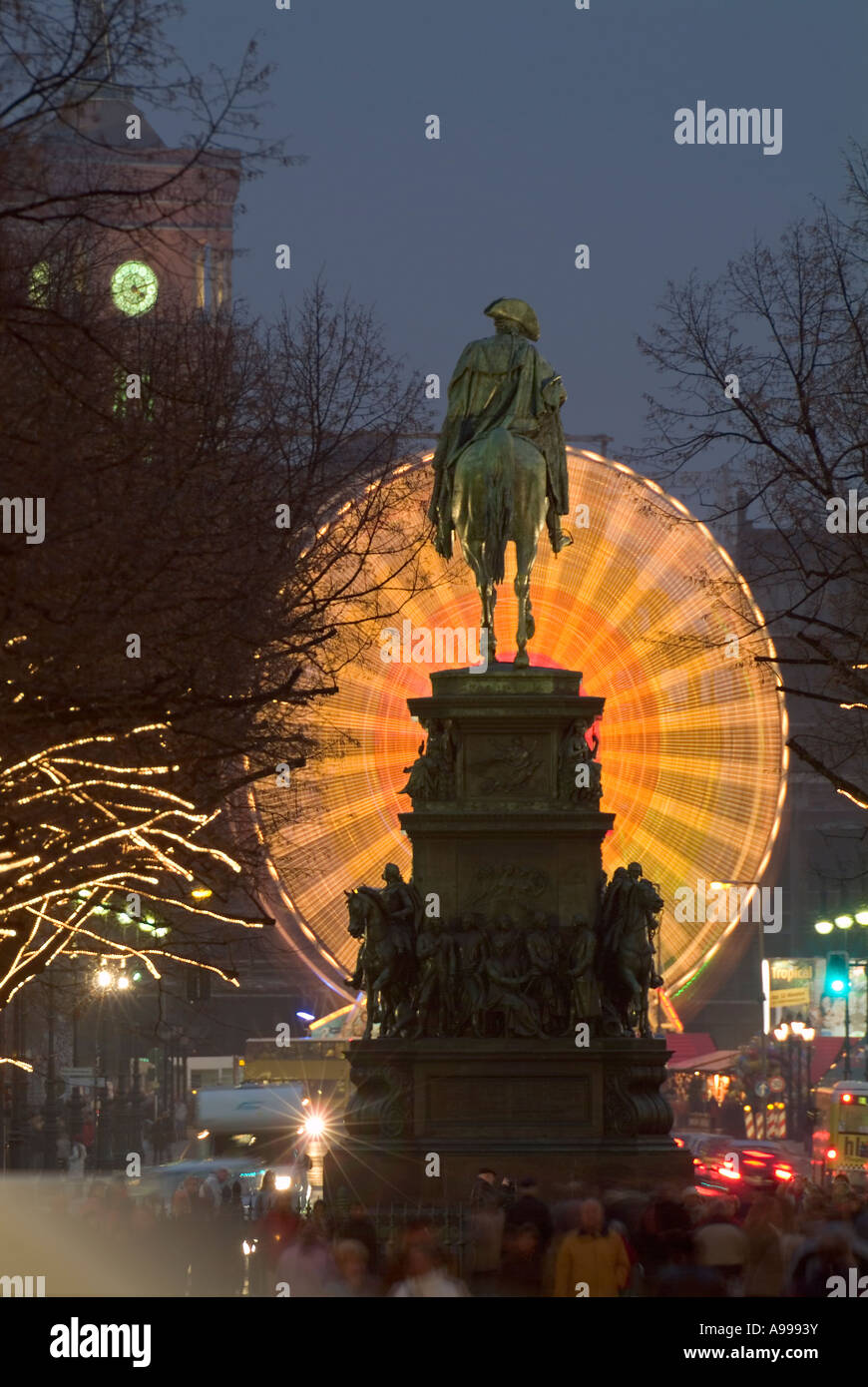 Berlin. Christmas. Unter den Linden. Statue King Friedrich der Grosse ...
