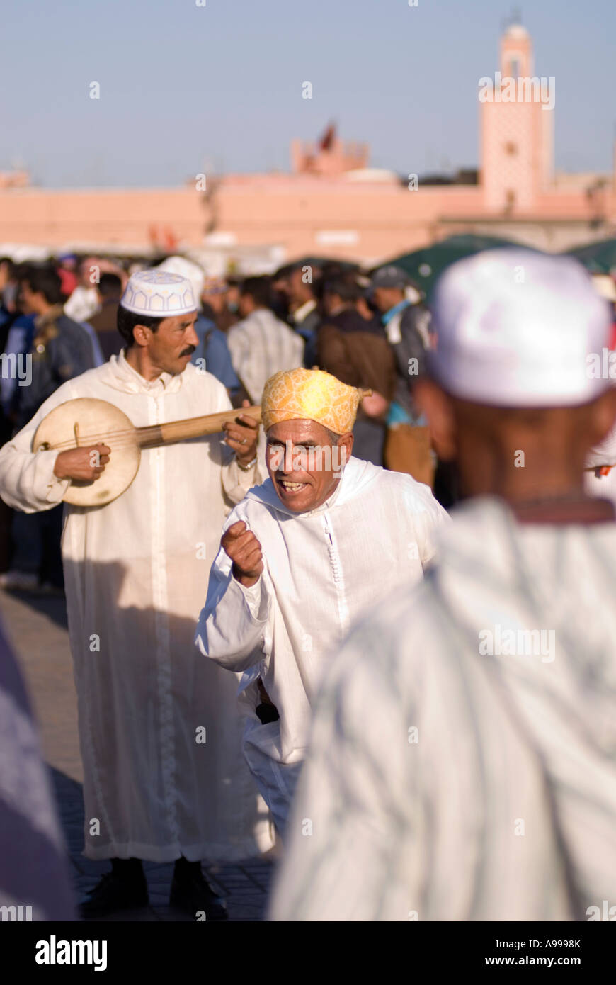 Storytelling storyteller marrakesh hi-res stock photography and images ...