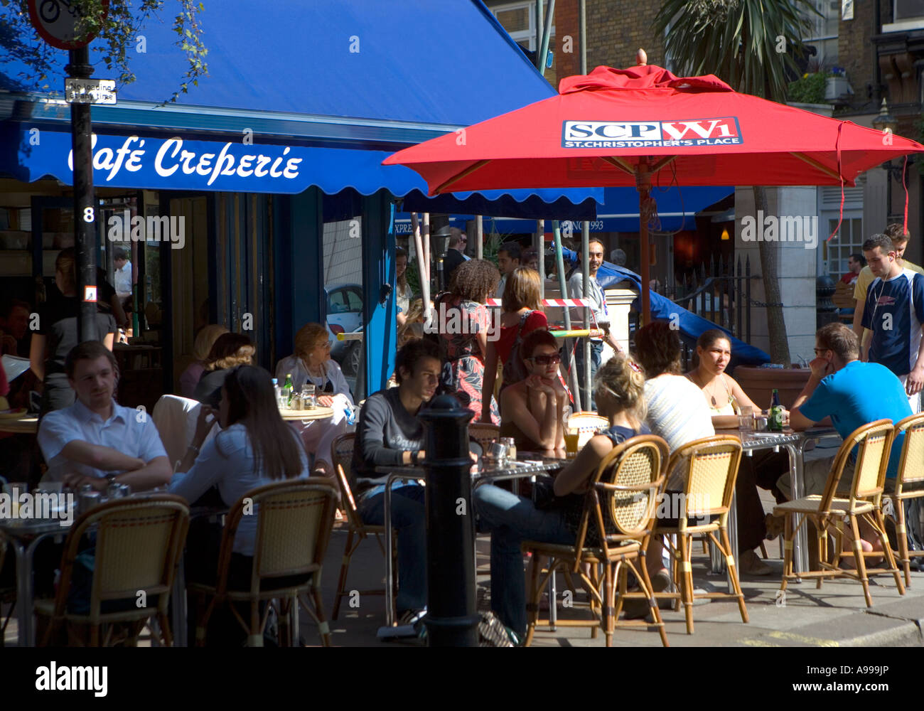 Popular café hi-res stock photography and images - Alamy
