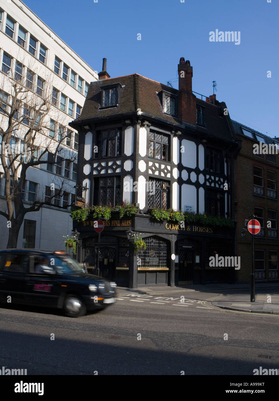 Unusual london taxi hi-res stock photography and images - Alamy