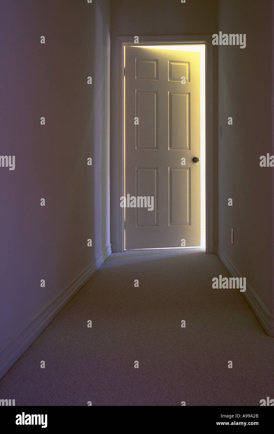 Looking down a hallway hi-res stock photography and images - Alamy