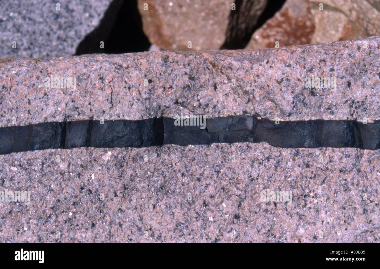 band banded boulder division geology grain layered rock seam stone ...