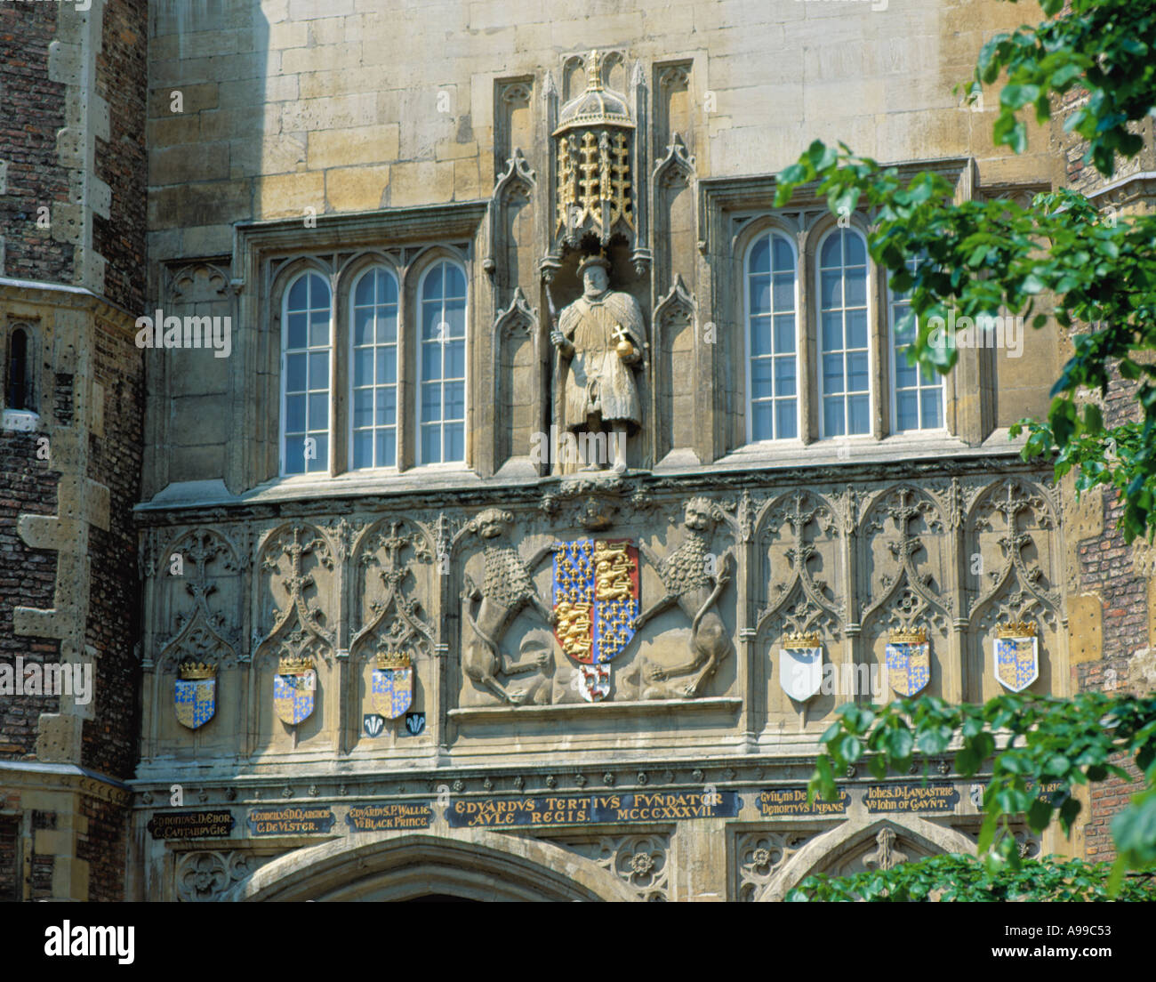 Statue of Henry VIII on ornate picturesque Great Gatehouse to Trinity ...