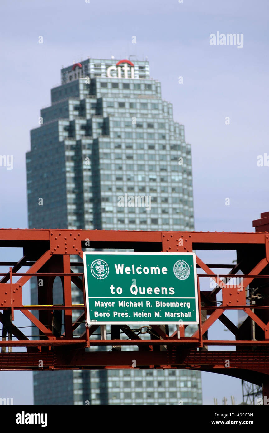 Welcome to Queens sign on the Pulaski Bridge Stock Photo - Alamy